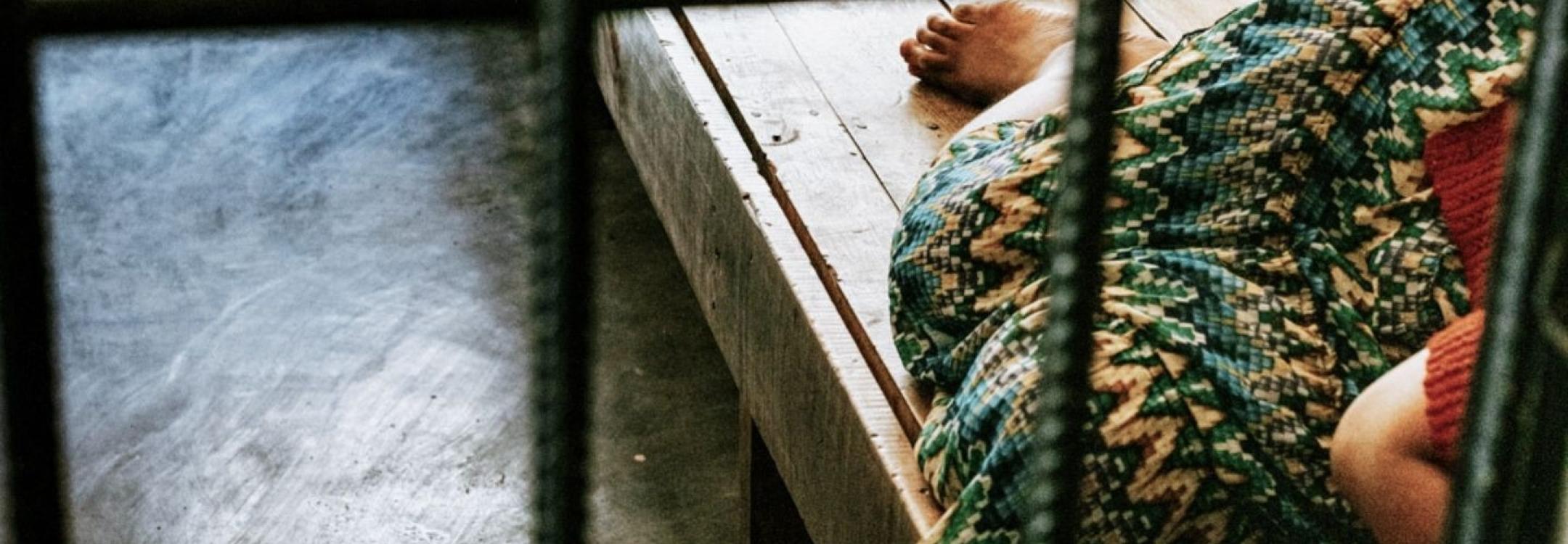 Women in detention: Body searches | APT